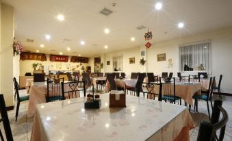 Huaxiang Motel - Fengshan by HXgroup(花乡商务汽车旅馆-凤山店) (Гаосюн ...