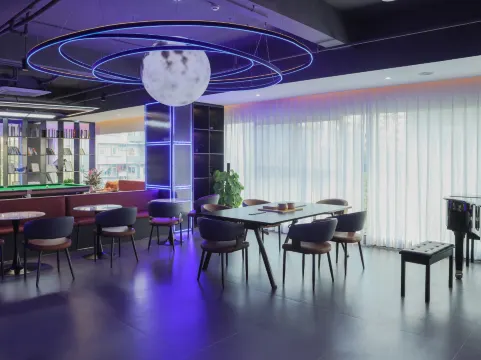 The Wanderer’s Crossroads - Hangzhou