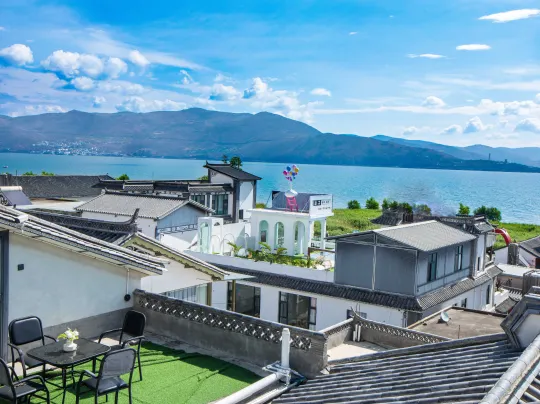 Can Reside In A High-end Villa - Dali