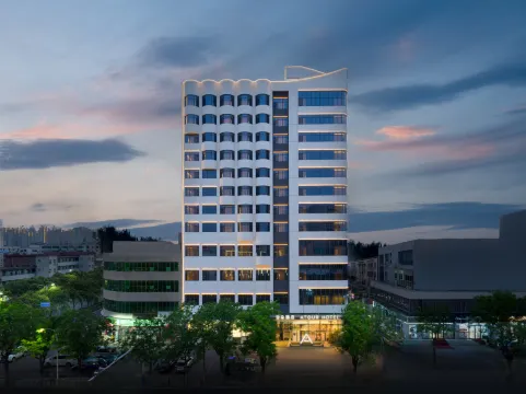 Xuchang Fat Donglai Times Square Cao Wei Ancient City Atour Hotel - Xuchang