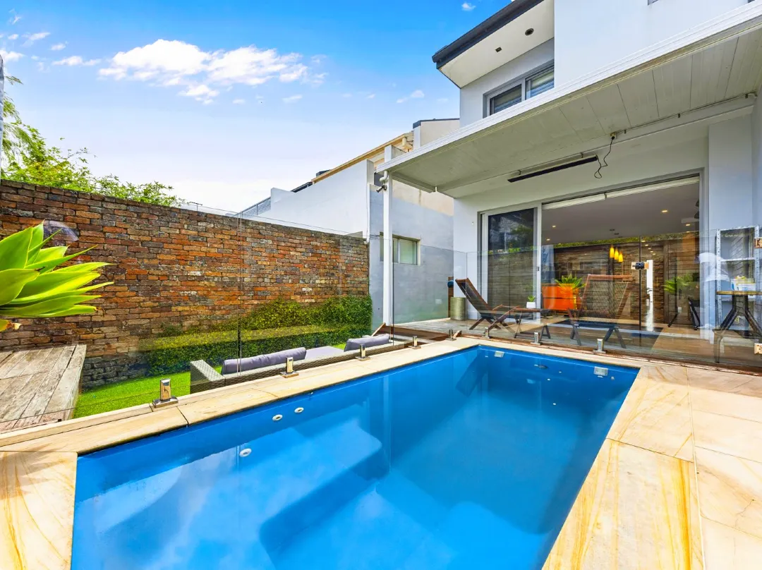 Convenient 4br With Private Pool Close To Airport - Sydney