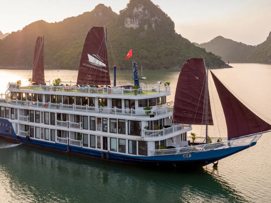 Le Journey Premium Cruise - Quảng Yên