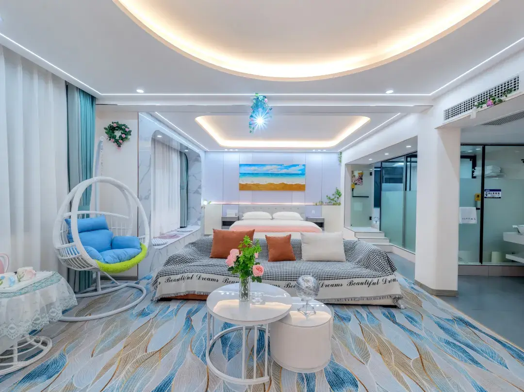Encounter And Meeting Scene Holiday Theme Hotel - Qujing