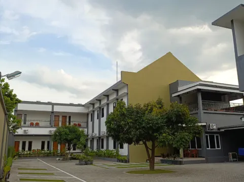 Rr - 2 Syariah Hotel Slg - Kediri