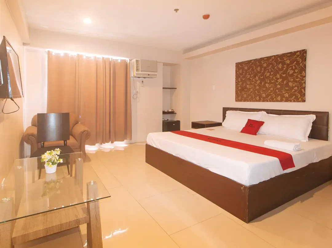 Reddoorz @ Regina Hometel J Victor - Makati