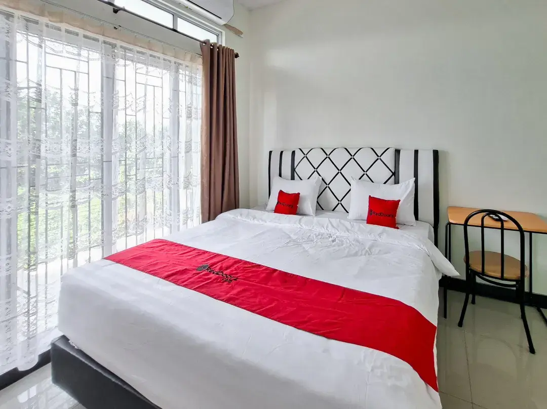 Reddoorz Near Living World Pekanbaru - West Sumatra