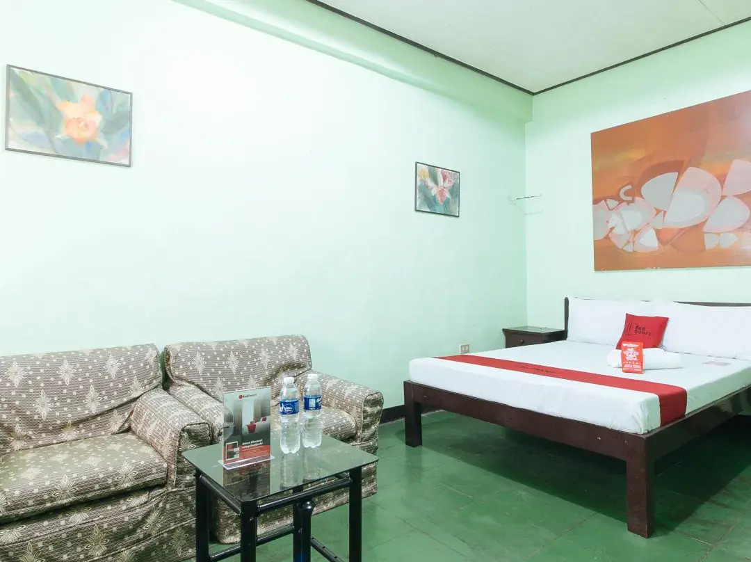 Reddoorz @ Western Highway Lodge Hotel - Marabut