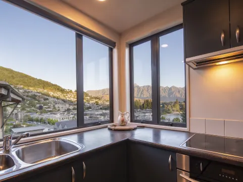 Central Home | Lake Views | 3 Bedrooms | Wifi - Queenstown, New Zealand