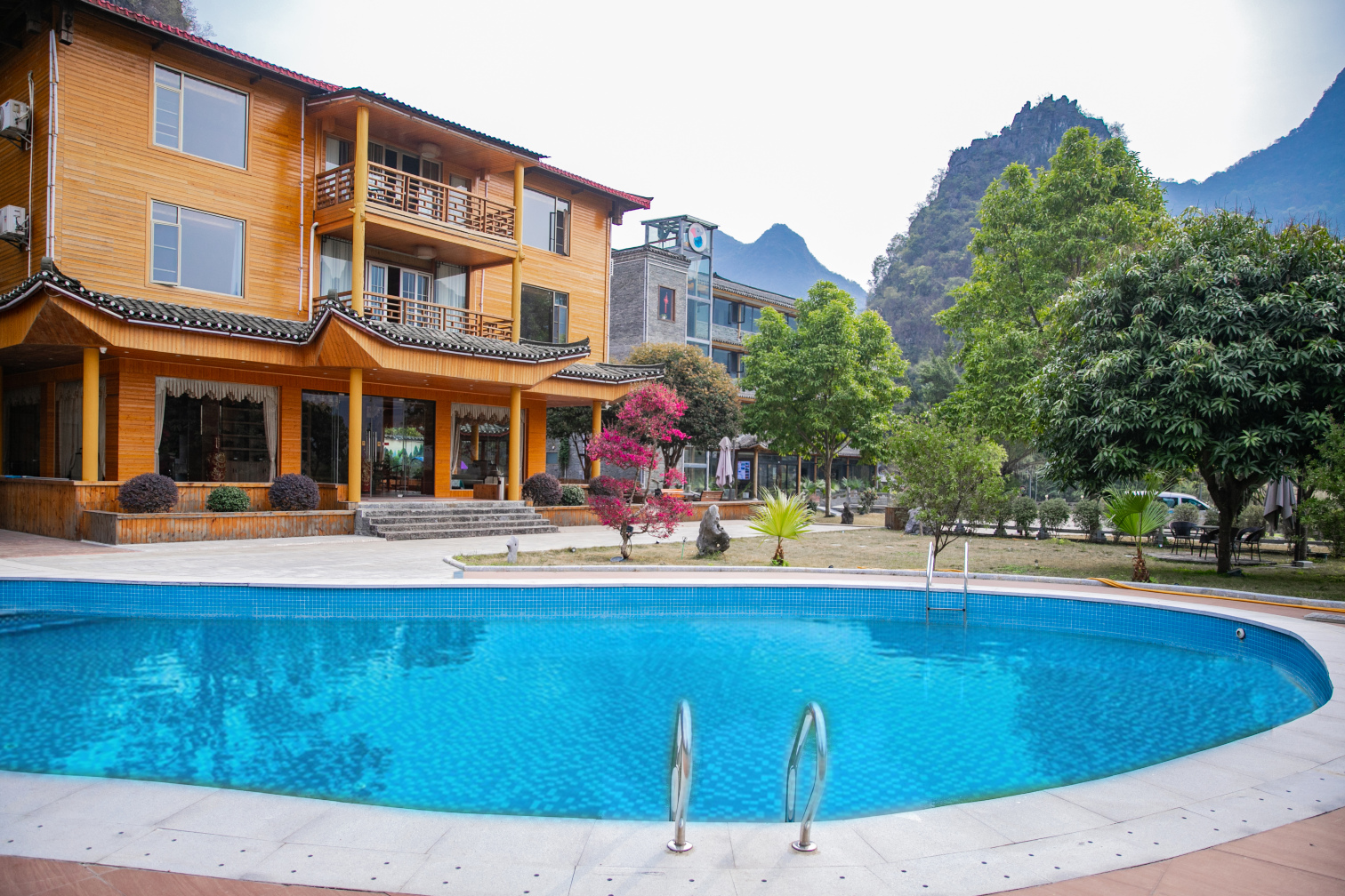 Yangshuo Jinxi Resort Hotel (Yulong River Jiuxian Pier) - 76 Photos ...