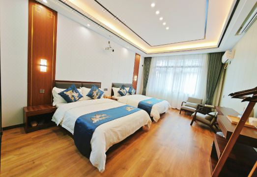 Qinyaju Chinese Inn (Border City Chatong Scenic Area)(沁雅居客栈（边城茶峒景区店 ...