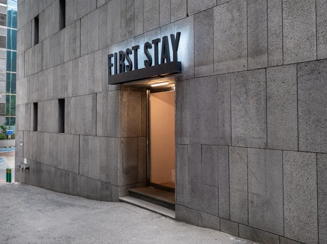 Hotel Firststay Hongdae - Seúl