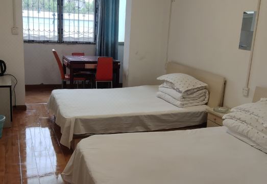 Courtyard Economy Stay (Wuhan Guanggu Plaza)(院内平价住宿（武汉光谷广场店）) - ราคา ...
