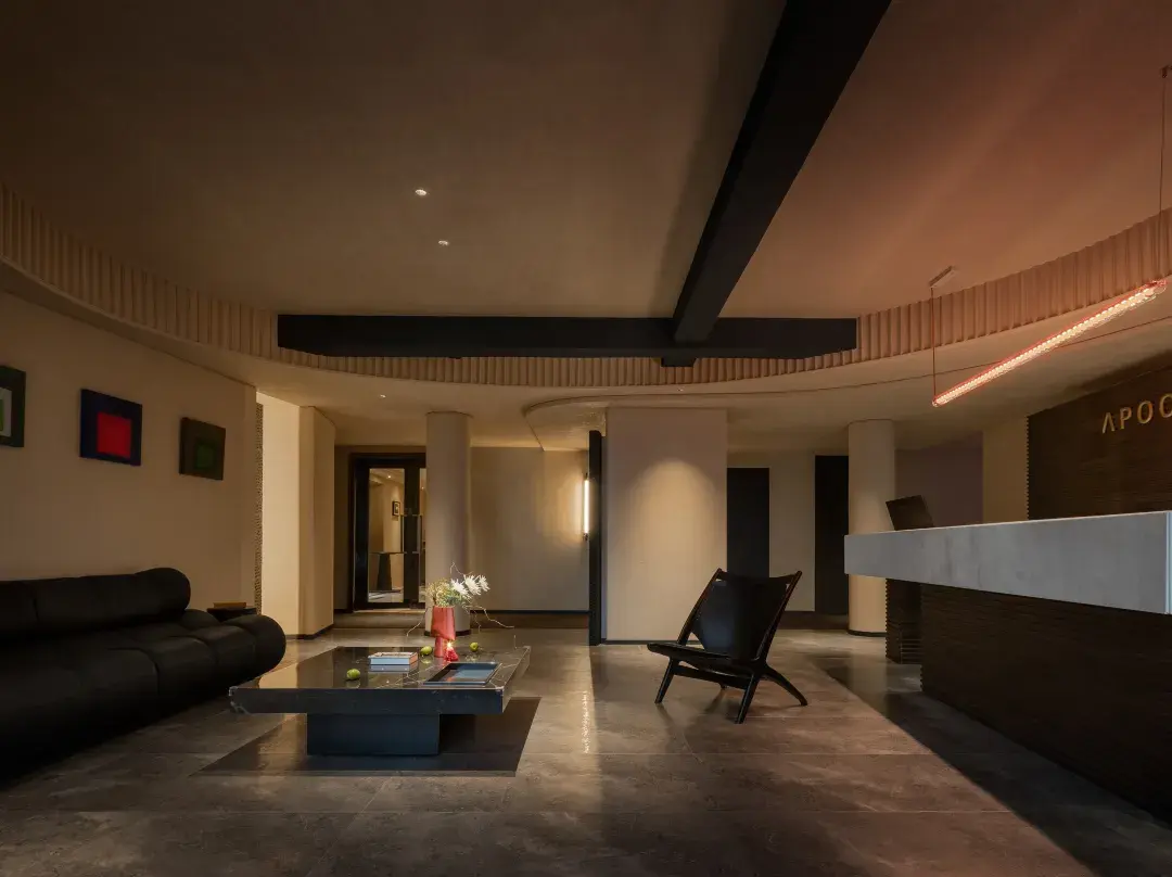 Yi Chi · Particle Hotel - Bijie