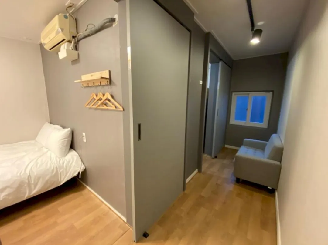 Dante House - Busan Station