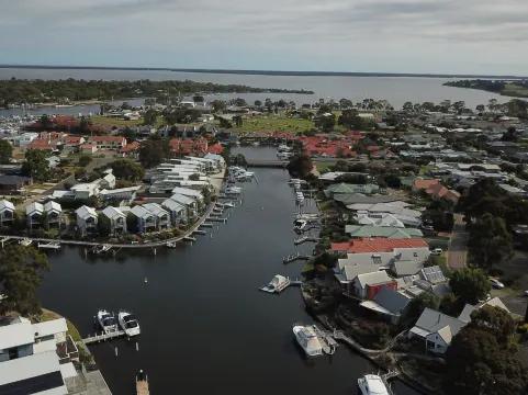 Captains Cove Ground Floor Luxury Apartments - Bairnsdale