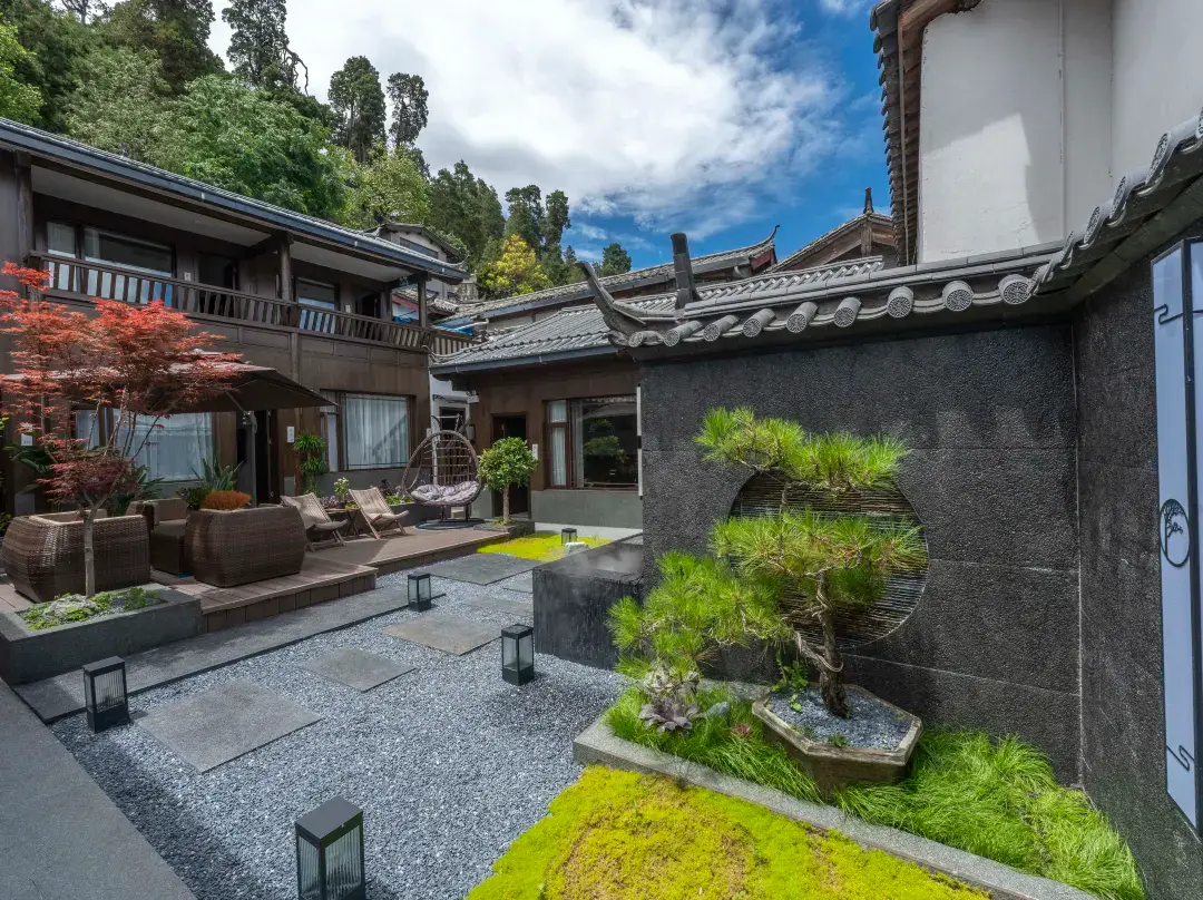 Violet · Listening To The Rain In The Mountains | Forest Oxygen Bar Luxury Leisure Vacation Stay - Lijiang