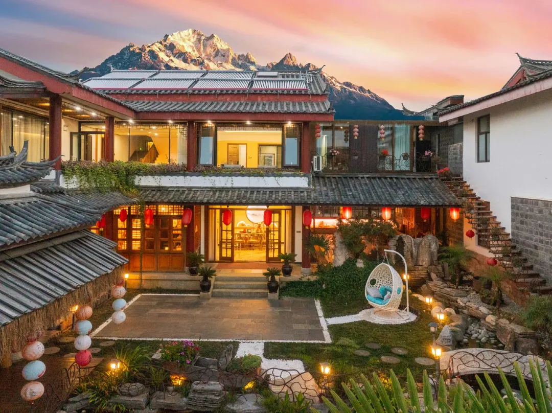 Meiqi Leju Jade Dragon Snow Mountain Scenic Resort Courtyard - Lijiang