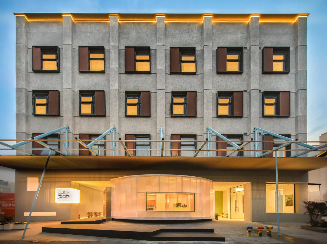 Saw Wood · Independent Youth Hostel - Nanjing