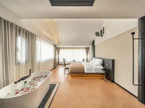 The Old Town Of Lijiang Yinshang · Private Design Courtyard - Lijiang