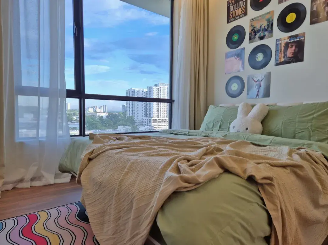 [Funky Pop Art] 3 Pax 2 Br Close To Jb Town. - Johor Bahru