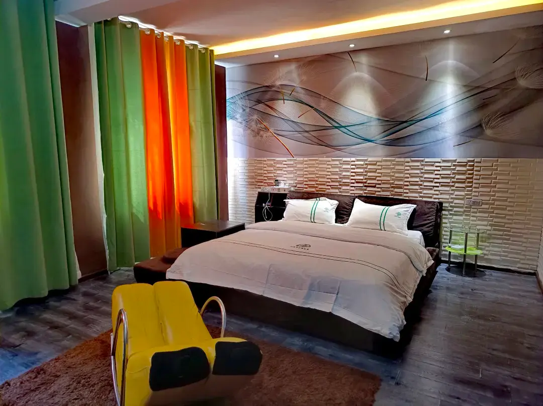 Qujing Zhouzhou Theme Hotel - Qujing