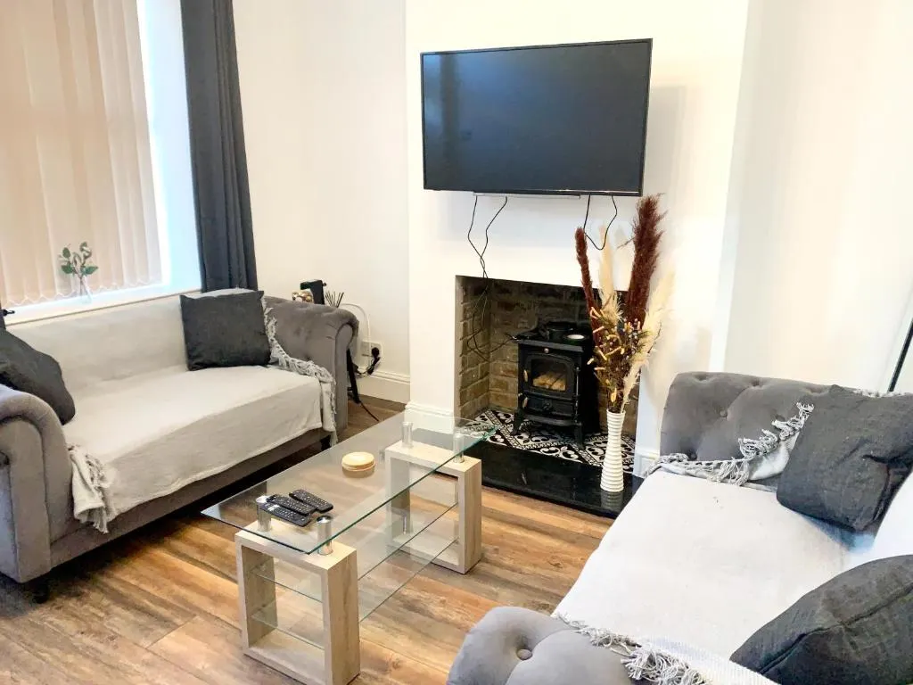 3 Bed Stays Sheffield Central - Sheffield