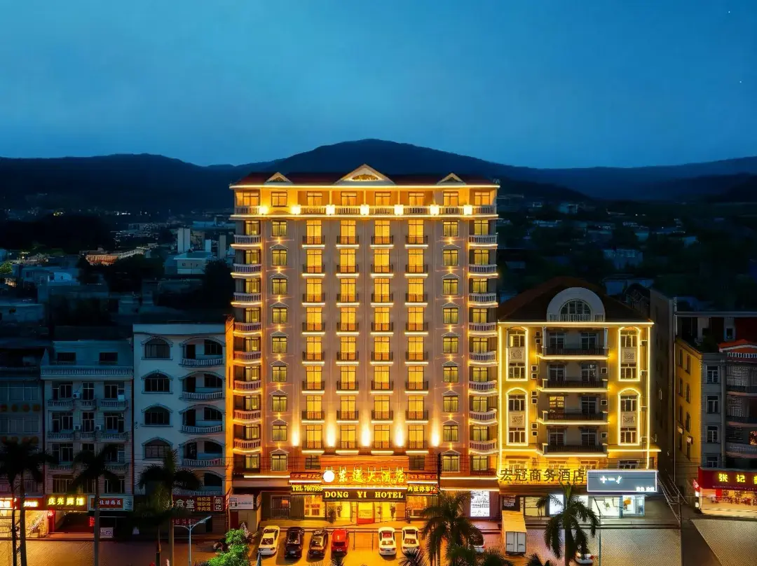Dongxing Dongyi Hotel - Móng Cái