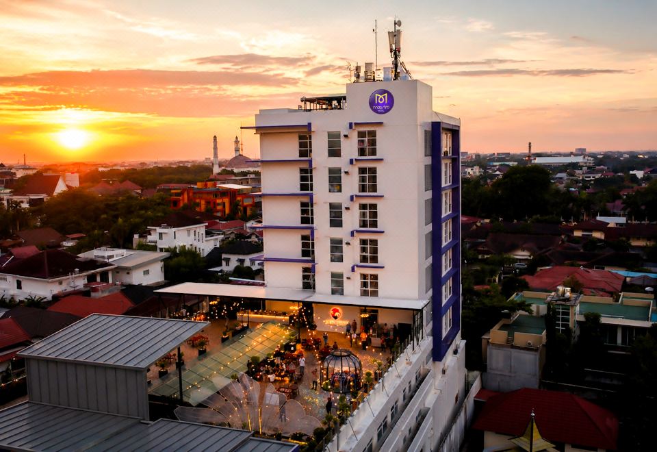 Maestro Hotel Pontianak,Akcaya- Harga & Promo Terbaru 2026 | Trip.com