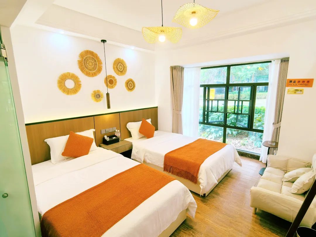 Qingyangju Villa | Classical Woodwork & Light Shadow Space, Family Art Resort - Zhangjiajie