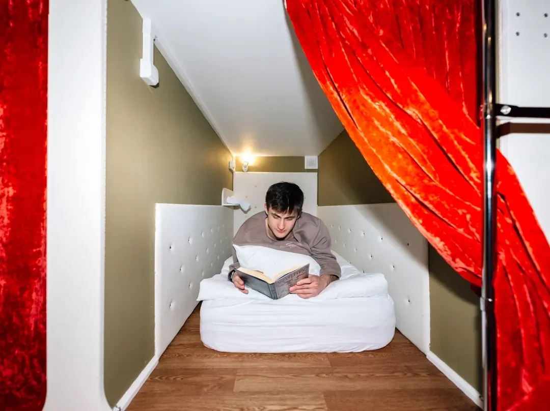 Nevsky Capsule Hotel - Saint Petersburg