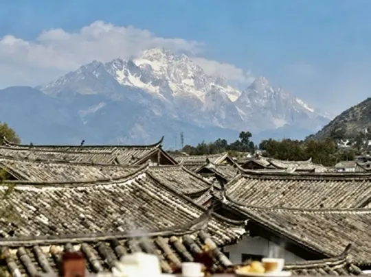 Floral Hotel· Yuebanwan | Coffee & Adorable Pets·sunlit Golden Mountains·designer Courtyard Hotel - Lijiang