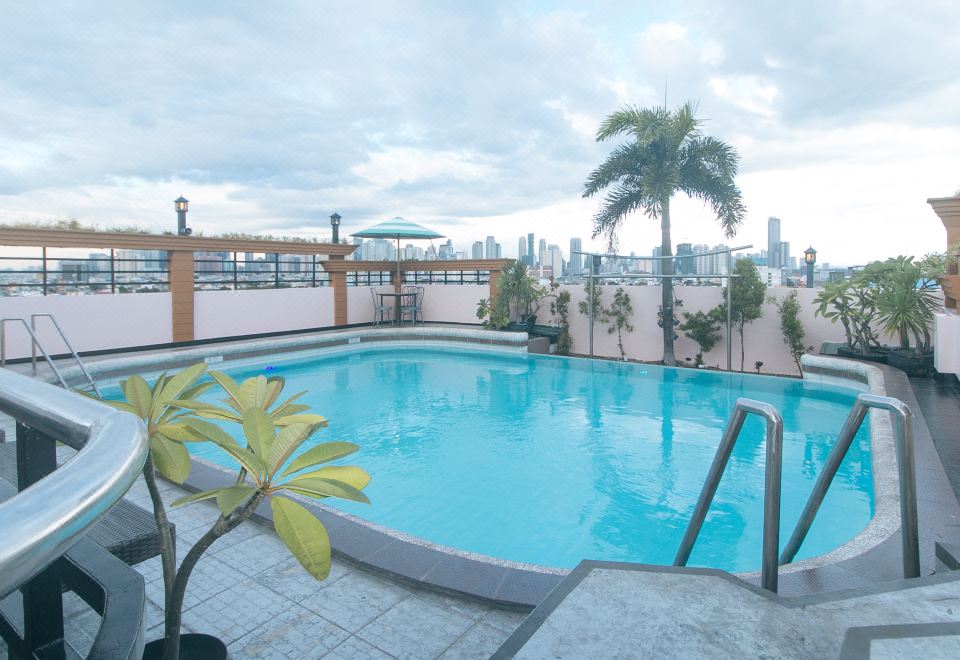 Urban Travellers Hotel by RedDoorz (Pasay) - 2026 Prices, Reviews ...