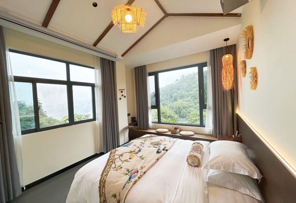 Wudang Mountain Banshan Homestay(武当山伴山民宿（南岩店）), Danjiangkou - 2026 ...