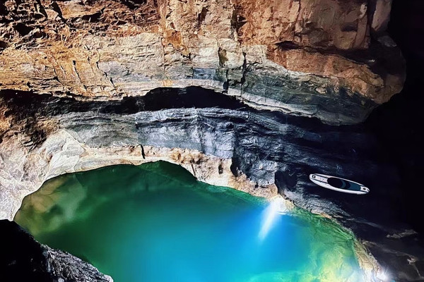 This is the highest cave hall in the world that has been explored - Er ...