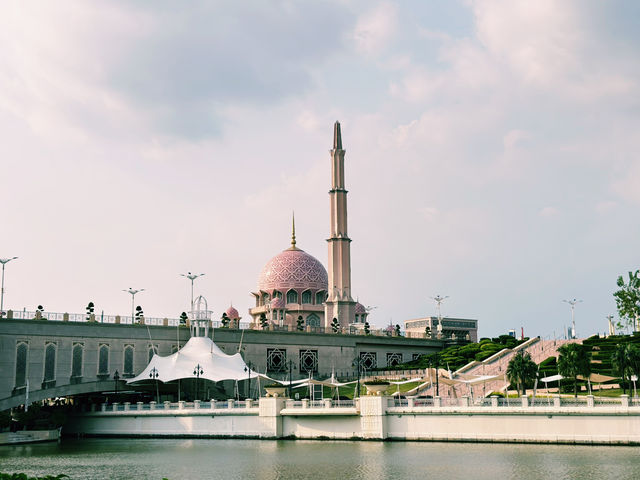 Grace by the Lake – Putra Mosque | Trip.com Putrajaya