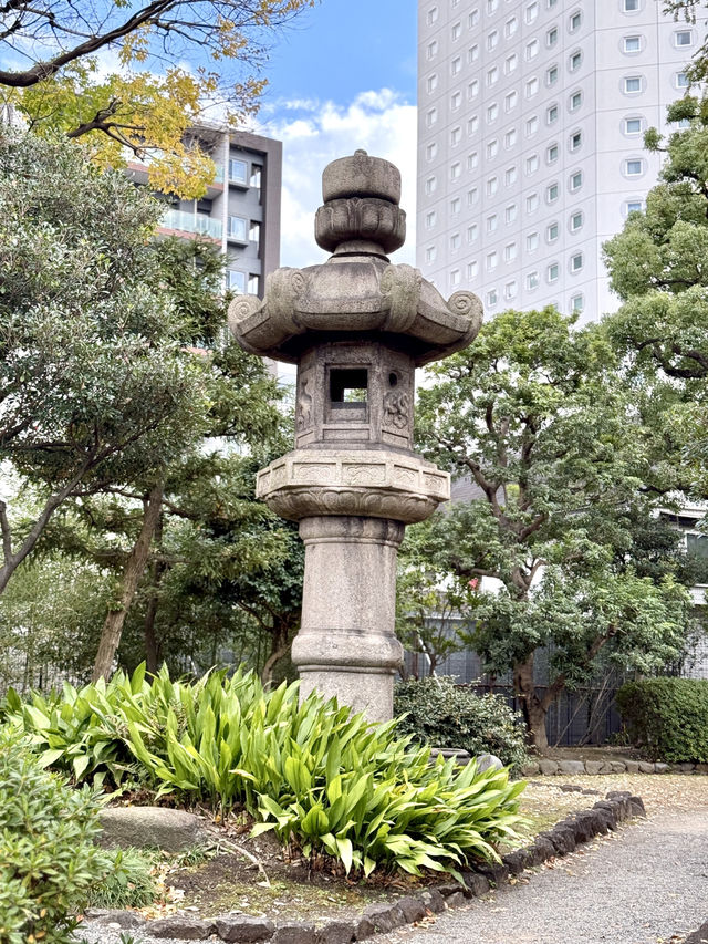 Quiet Autumn Reflections in Former Yasuda Garden | Trip.com Tokyo