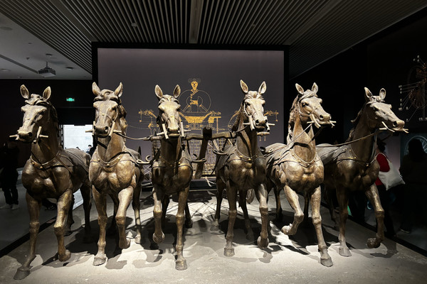 Wuhan | Hubei Provincial Museum | Sword of Goujian, King of Yue | Trip ...