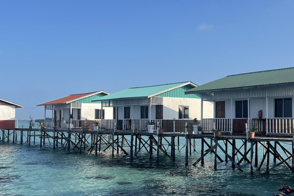 LOVE THE VIEW LOVE THE FOOD LO | Trip.com Semporna