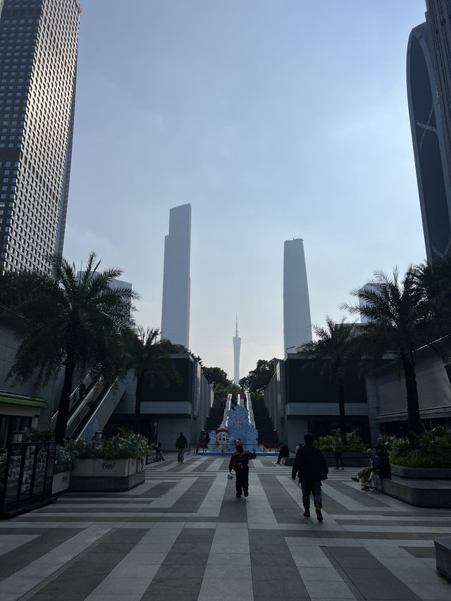 🇨🇳 Flower City Square (Huacheng Square) | Best Enjoyed in the Day ...
