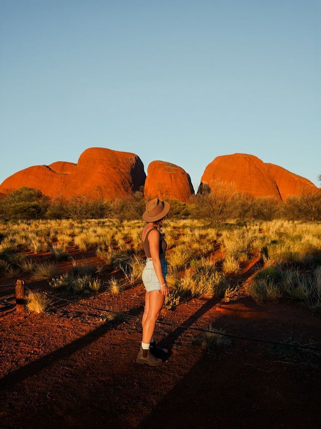 Choose a Chinese-speaking tour when visiting Uluru! Explore the heart ...