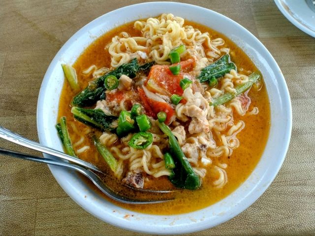 🇮🇩 Parhallow Viewpoint overlooking Lake Toba, Samosir Island | Trip.com ...