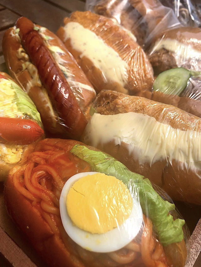 【北九州グルメ】早朝5時から営業🍞行列ができる老舗ベーカリー🌭 | Trip.com 八幡西区