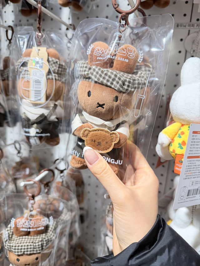 [Gyeongju] A Miffy store located in Hwangridan-gil, a popular tourist ...
