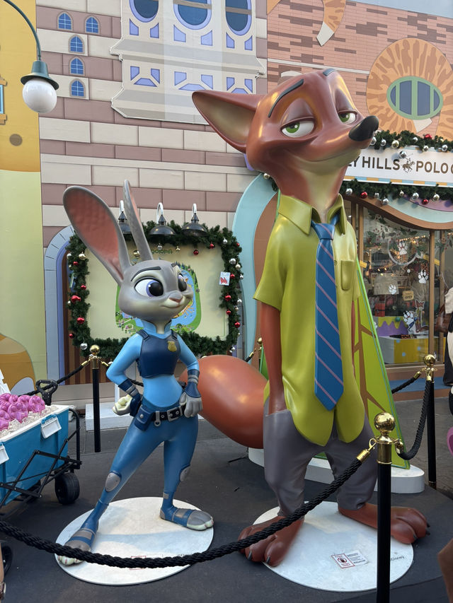 Bringing the magic of Disney to Bangkok at Central World! 🎄｜Trip.com 曼谷