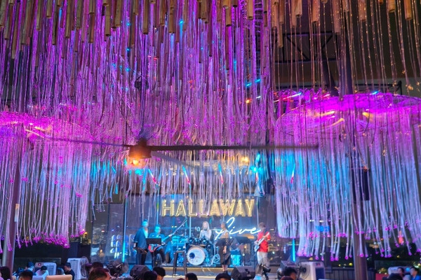 Hallaway KL Rooftop Bar, with Stunning Views for Romantic Evening and Nightlife | Trip.com Kuala ...