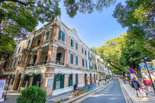 Shamian Island: Are you ready to experience a unique exotic atmosphere ...