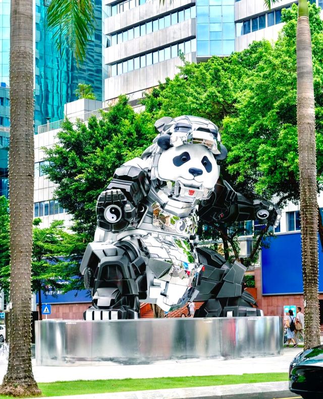 First arrival in Shenzhen~ Panda Menglan has put on her mech suit ...
