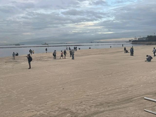 Manila Bay Walk! 🇵🇭 | Trip.com Manila