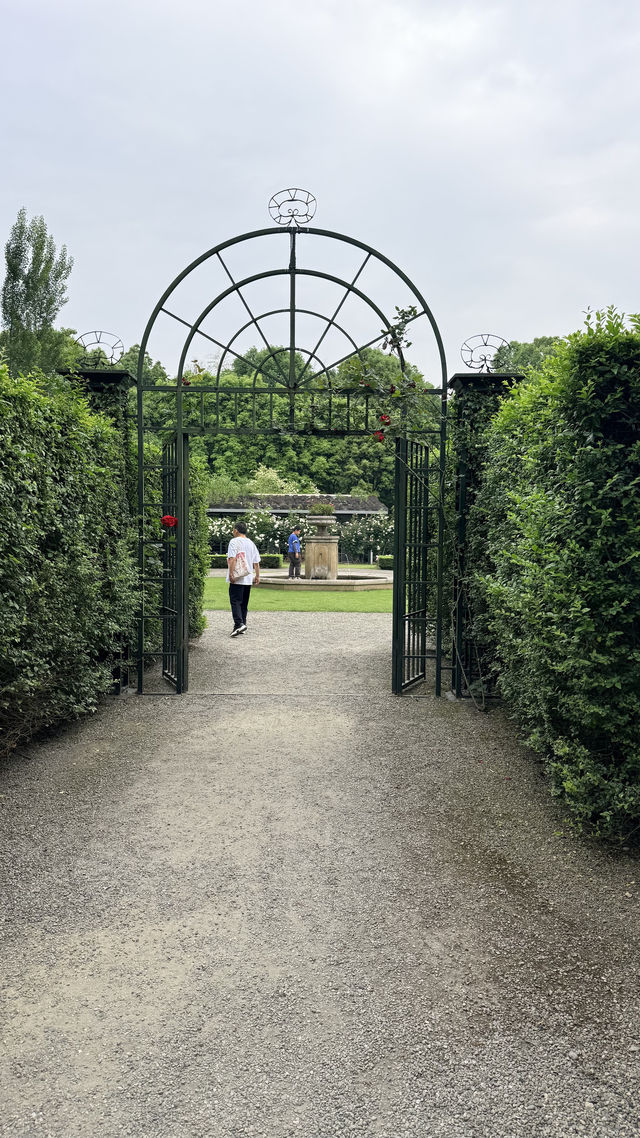 For just a few dozen yuan, you can spend a whole day shooting at a ...