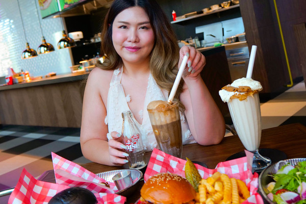 🍔🇺🇸ร้านเบอร์เกอร์สไตล์อเมริกัน Big Bite Burger | Trip.com กรุงเทพฯ